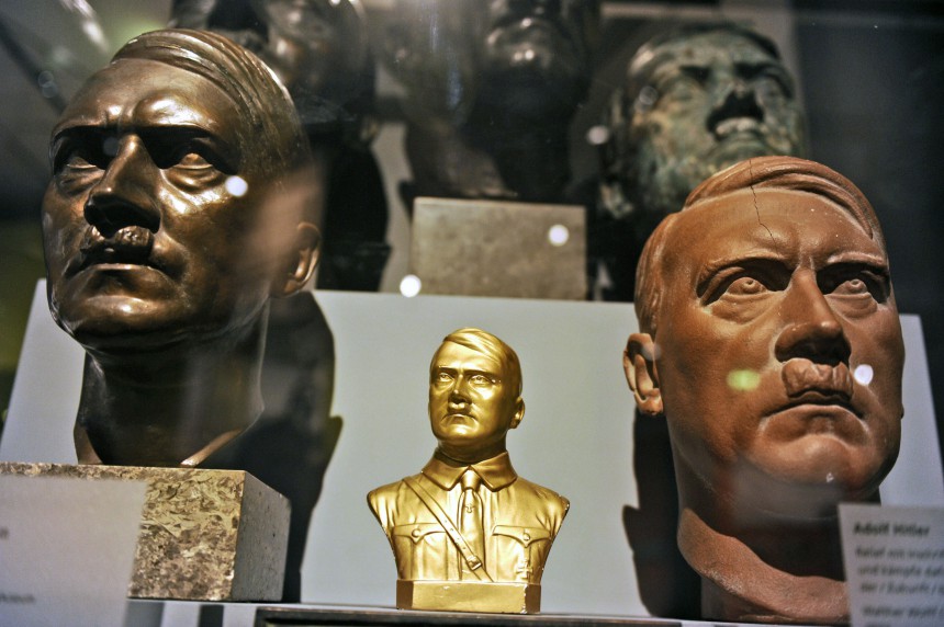 Vācijā atklāta izstāde par Hitleru - nra.lv