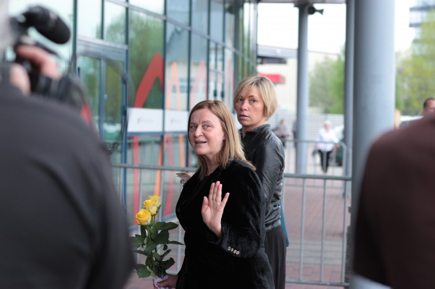 Maija Lūsēna publiski kašķējas ar Olgu Rajecku: "Vai tu mani cieni ...