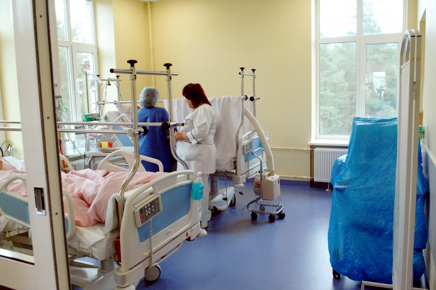 Aizdedzinātais pusaudzis izrakstīts no slimnīcas - nra.lv