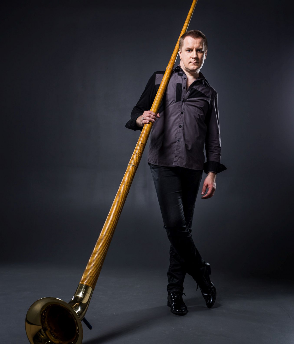 Nartišs muzicēs uz Latvijā vienīgā Alpu raga - nra.lv