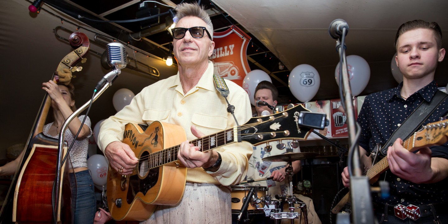 Restorāns Rockabilly House atzīmē Elvisa Preslija 80. dzimšanas dienu ...