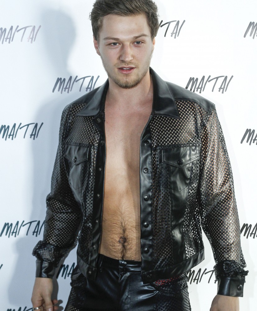 VAKARA ZIŅAS: Intra Fogele šantažē Latvijas skaistāko puisi - nra.lv