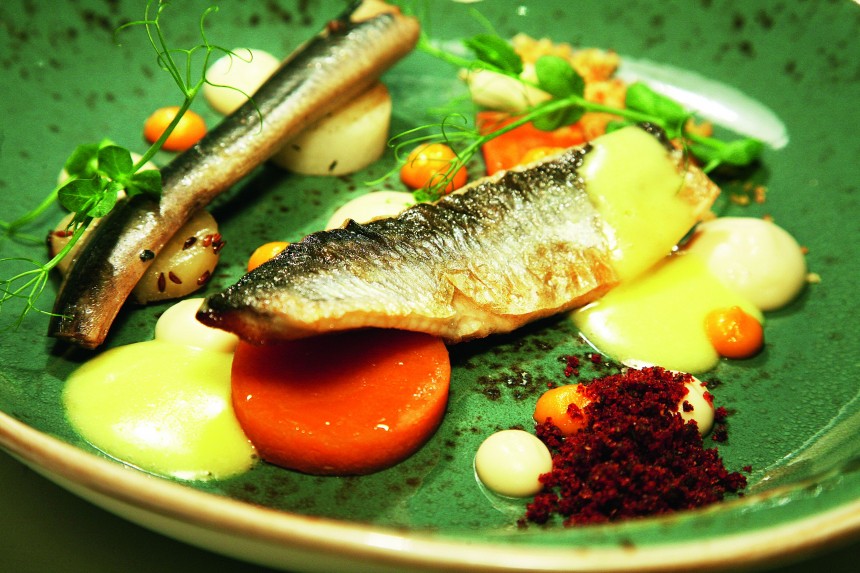 RECEPTE: Cepta siļķes fileja ar kūpinātu nēģi - nra.lv