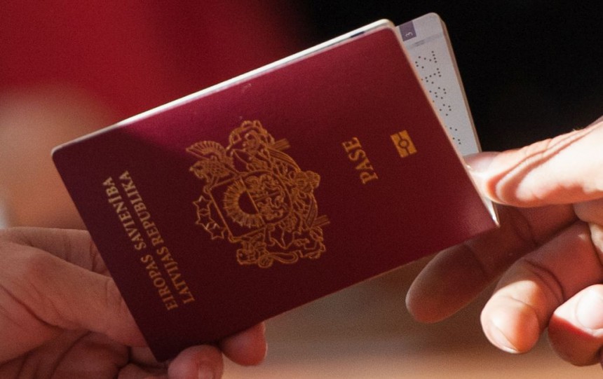 Pases saņēmēji apmaksā eID kartes izmaksas - nra.lv