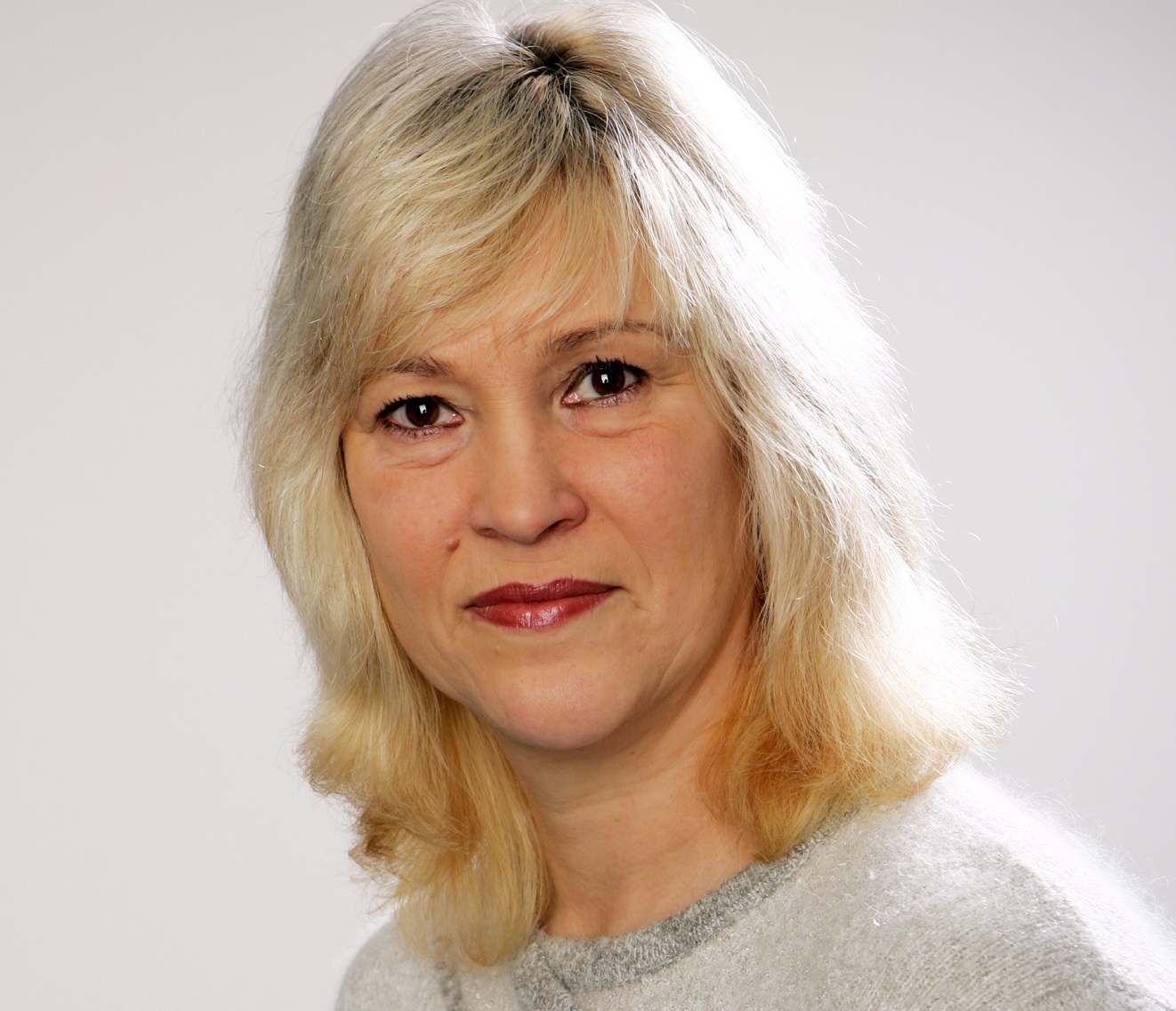 Mūžībā devusies "Duets Sandra" soliste Sandra Brīnuma - nra.lv