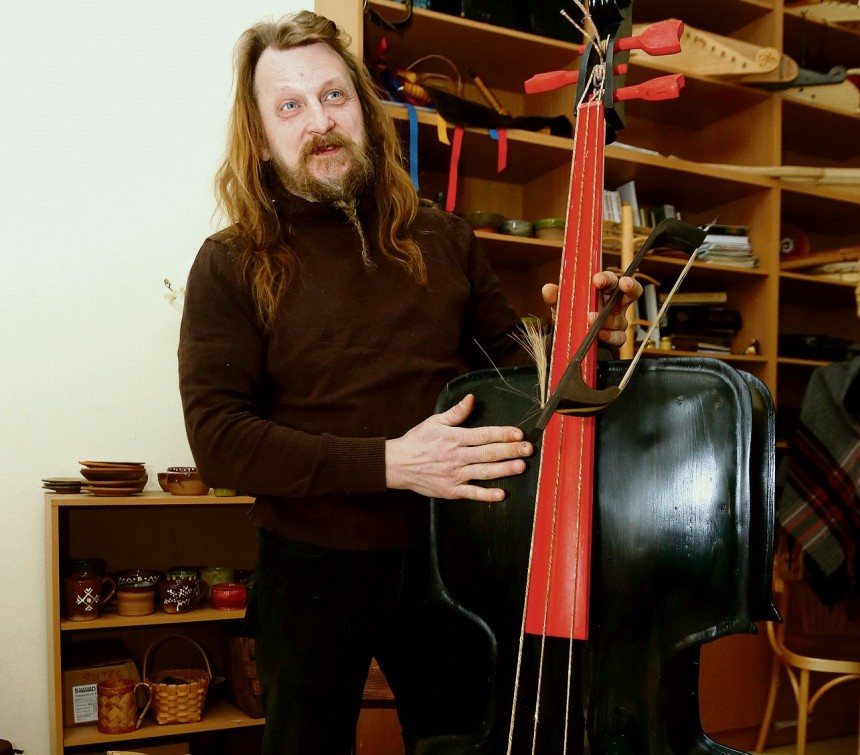 Andris Roze. Latviskā mantojuma meistars un viņa kokles - nra.lv