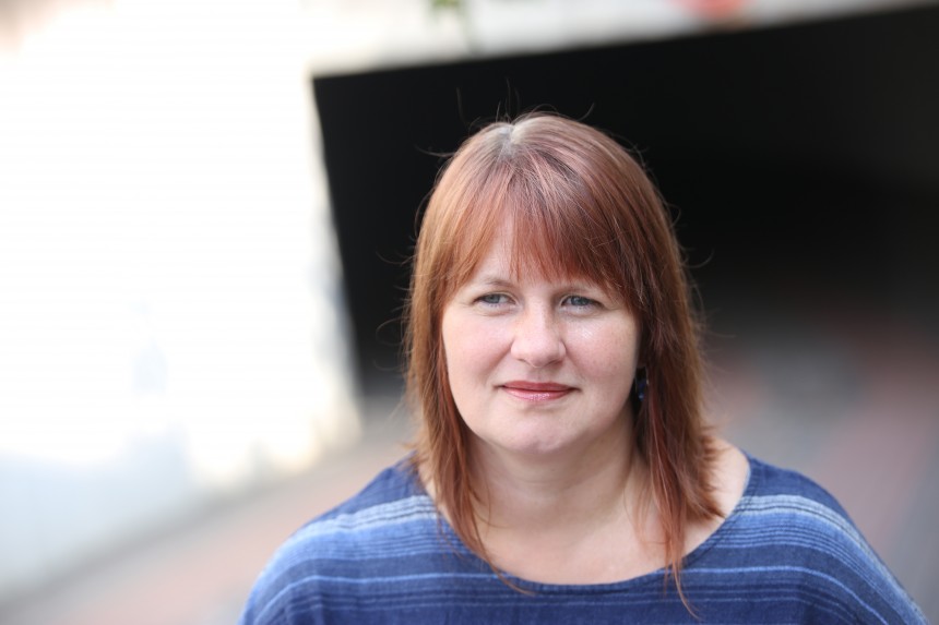 Teoloģe Dace Balode: Latvijā baznīca par politiku klusē - nra.lv