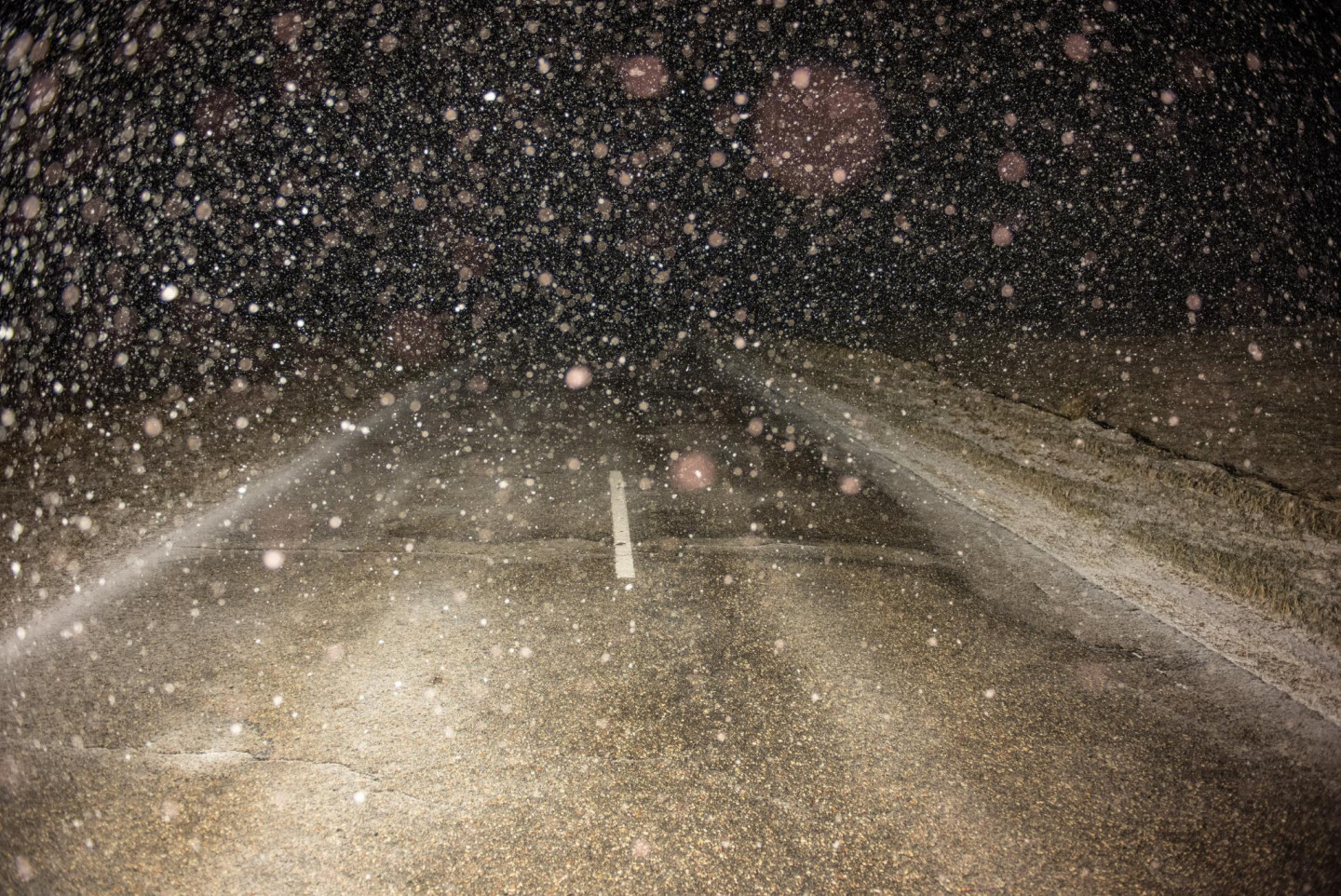 Alūksnē 5 centimetru sniega sega, bet Kurzemē lauki vēl zem ūdens - nra.lv