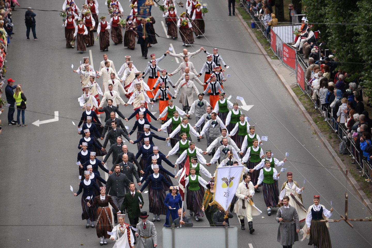 Dziesmusvētki sākušies! "Arēnā Rīga" godinās deju, koncerti arī ...