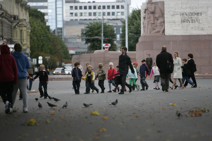 Otrdien debesis skaidrosies; vietām gaiss sasils līdz +24 grādiem - nra.lv