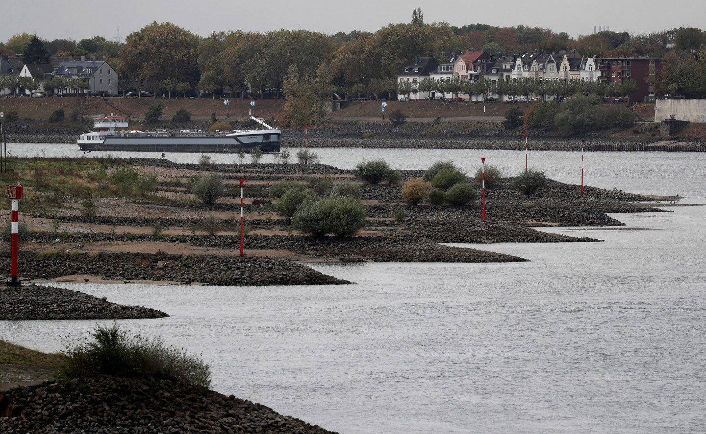 Reinas upe nespēj atgūties pēc sausās vasaras - nra.lv