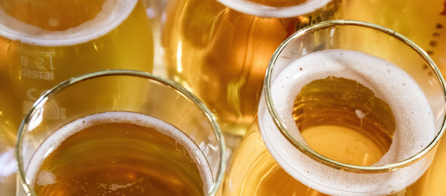 Pētījums: Latvijā alu dzer teju 70% pircēju - nra.lv