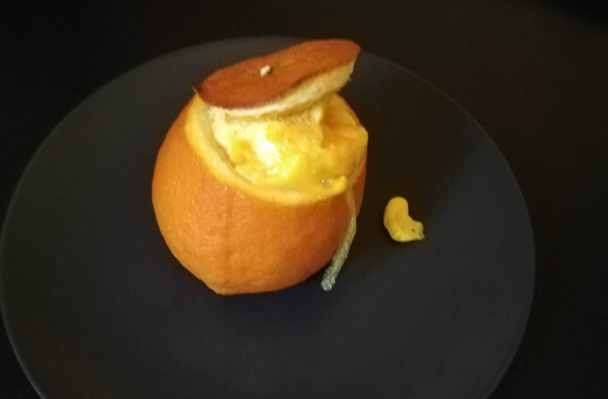 Eksperiments: kā garšo eksotisks deserts - apelsīna mizā cepta ola - nra.lv