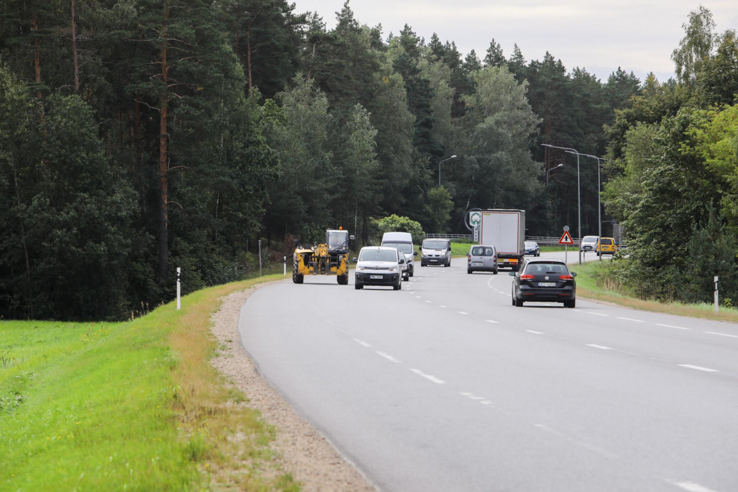 Autovadītajiem! Uz 117 ceļu posmiem noris būvdarbi - nra.lv