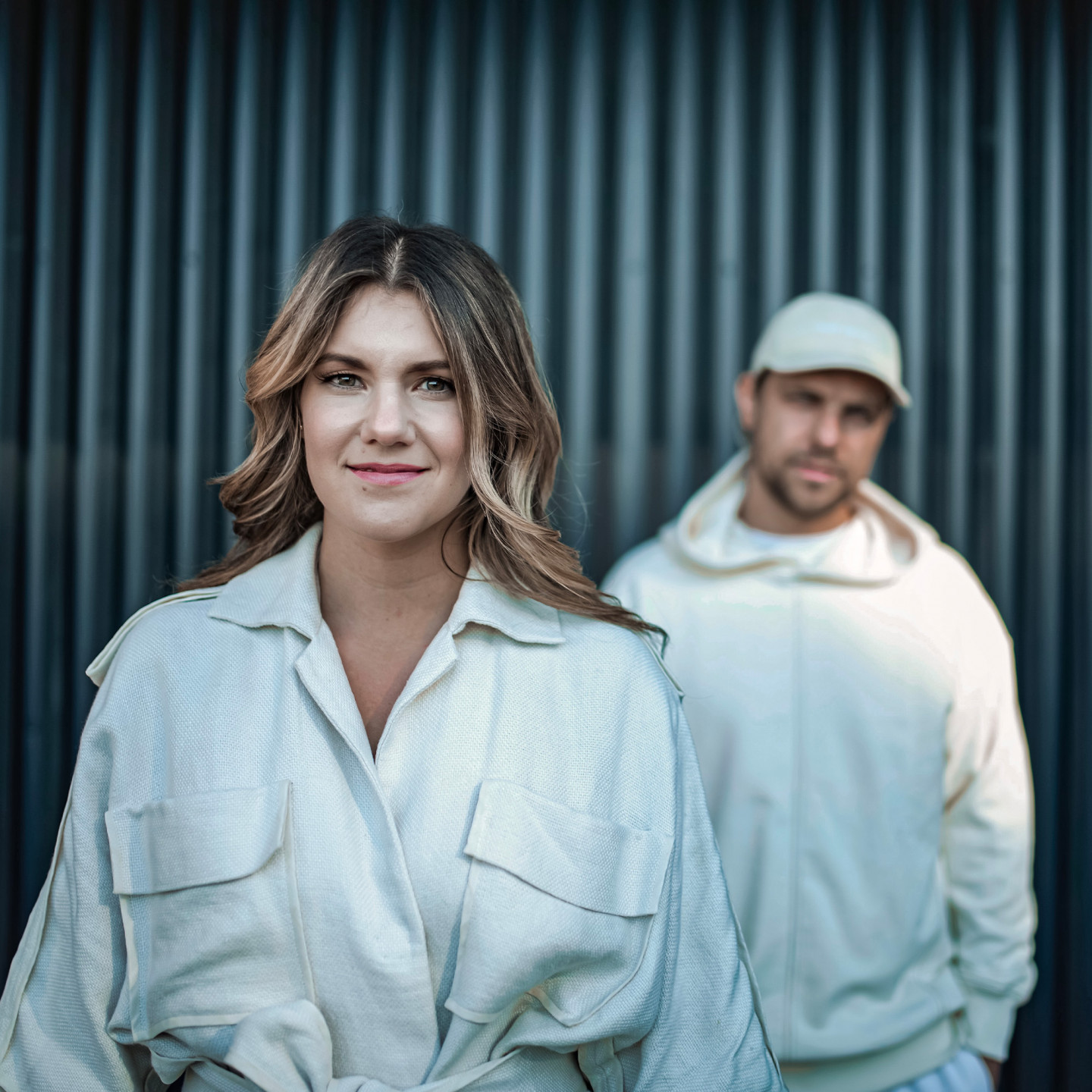 Kopīgā dziesmā sadziedas Marta Ritova un Ozols - nra.lv