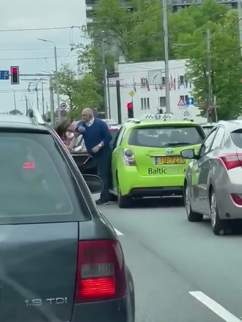Par taksistes iepļaukāšanu atlaists "Baltic Taxi" taksits - nra.lv