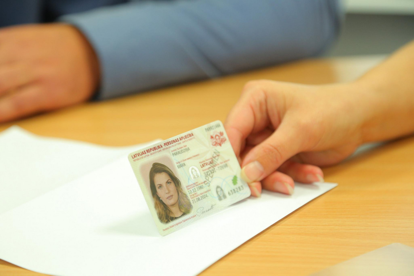 Uzzini, kur sestdien rindas kārtībā varēs noformēt pases un eID kartes ...