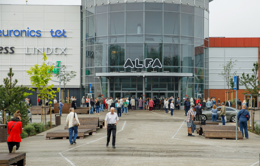 Pieaugot elektroenerģijas cenām, divi lielveikali Rīgā maina savu darba ...