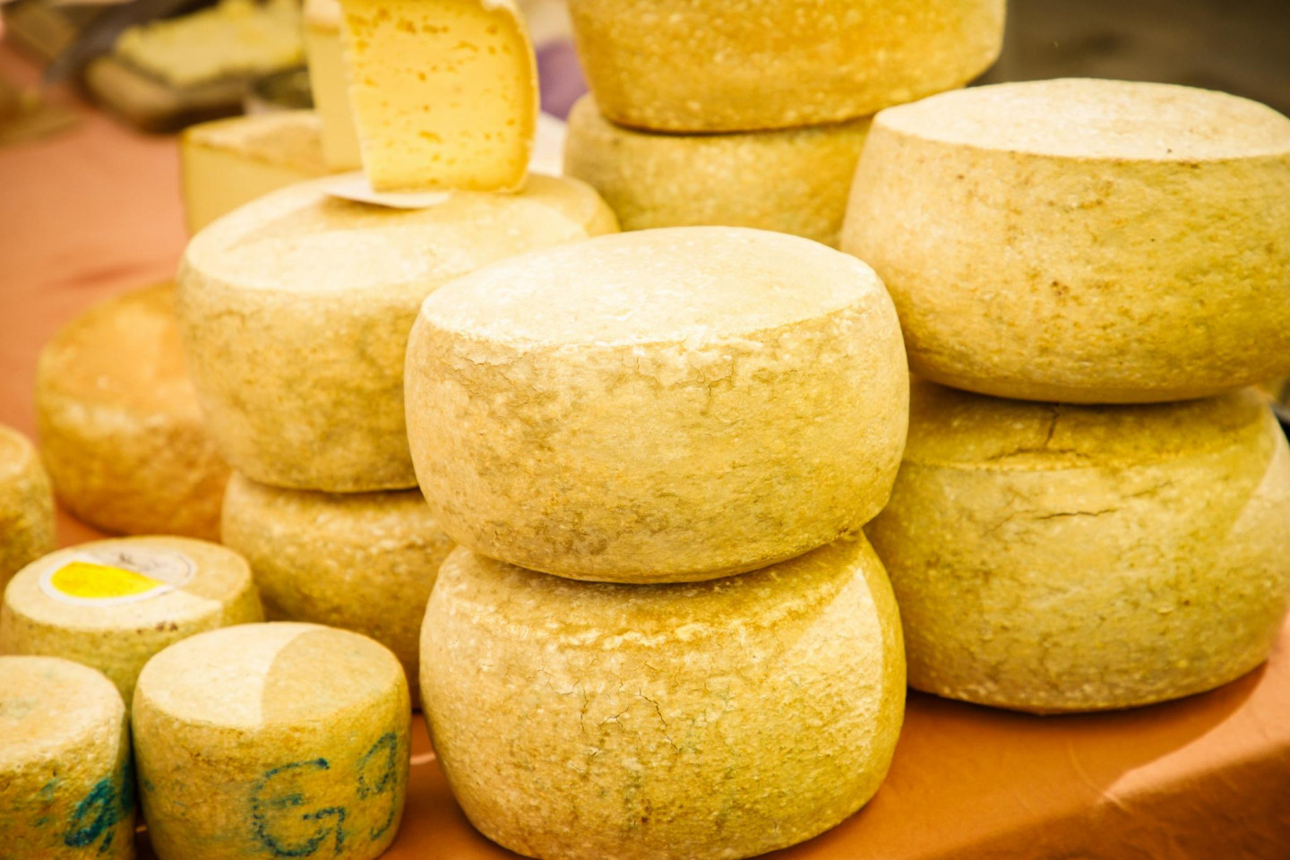 "Preiļu siers" nosūta uz Ukrainu kravu ar savu produkciju - nra.lv