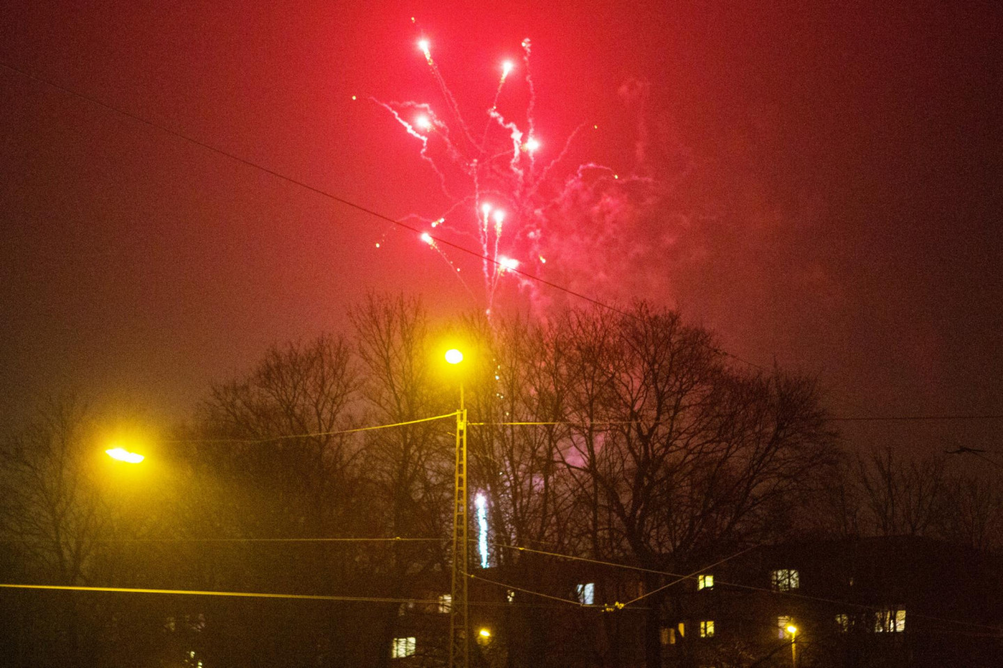 VUGD sestdien saņēmis 12 izsaukumus par degošiem pirotehnikas ...