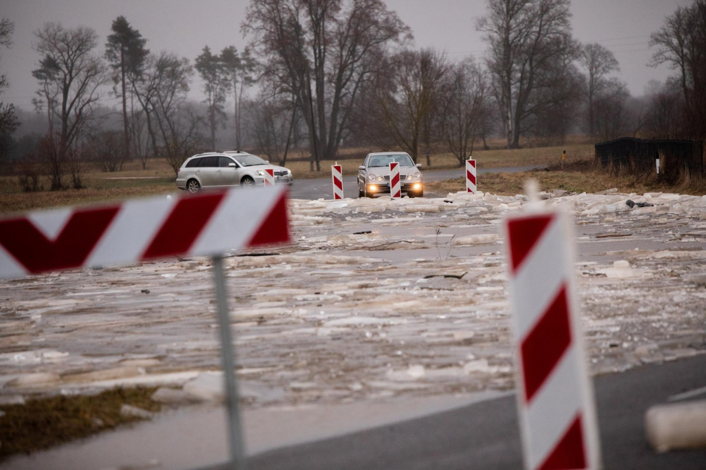 Plūdu dēļ Jēkabpils pusē slēgts autoceļš Straumēni-Bībāni - nra.lv