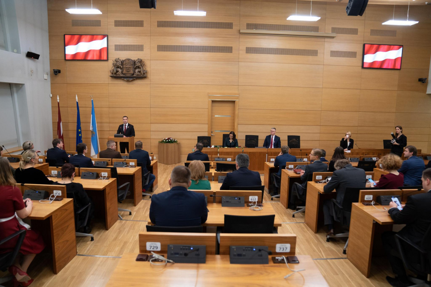 Rīgas domnieki lems par algu palielināšanu pašvaldības amatpersonām ...