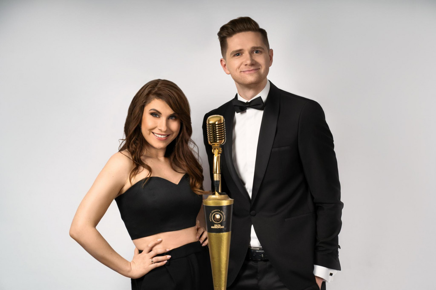 “Zelta Mikrofonu” vadīs Sanda Dejus un Mārtiņš Spuris - nra.lv