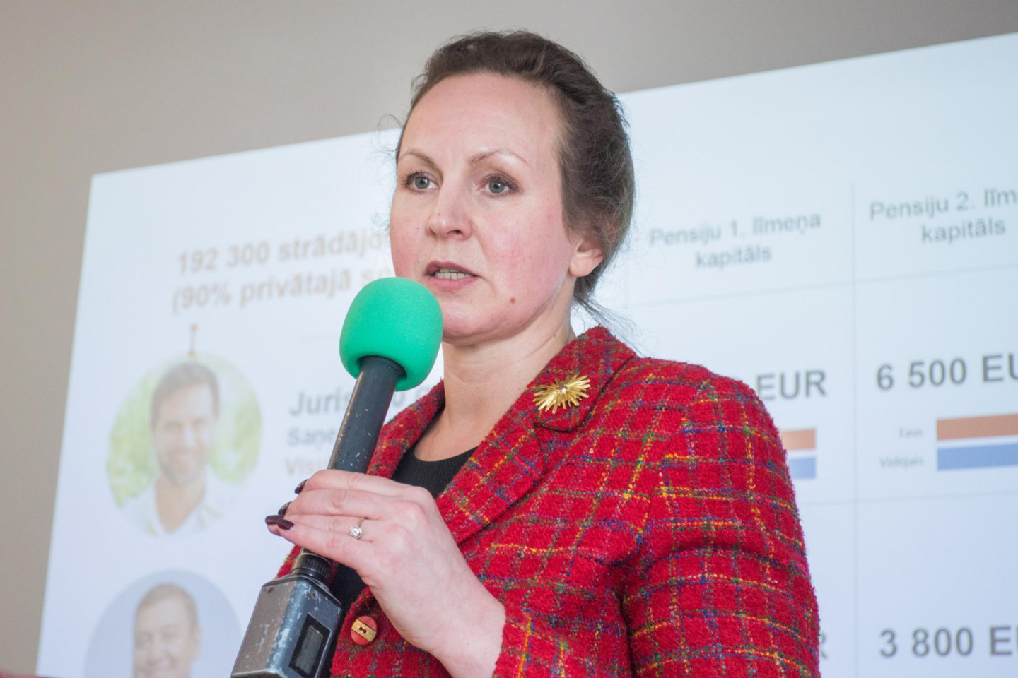 Meņģelsone: "Vismaz 14 procentpunktus no valsts sociālās apdrošināšanas ...