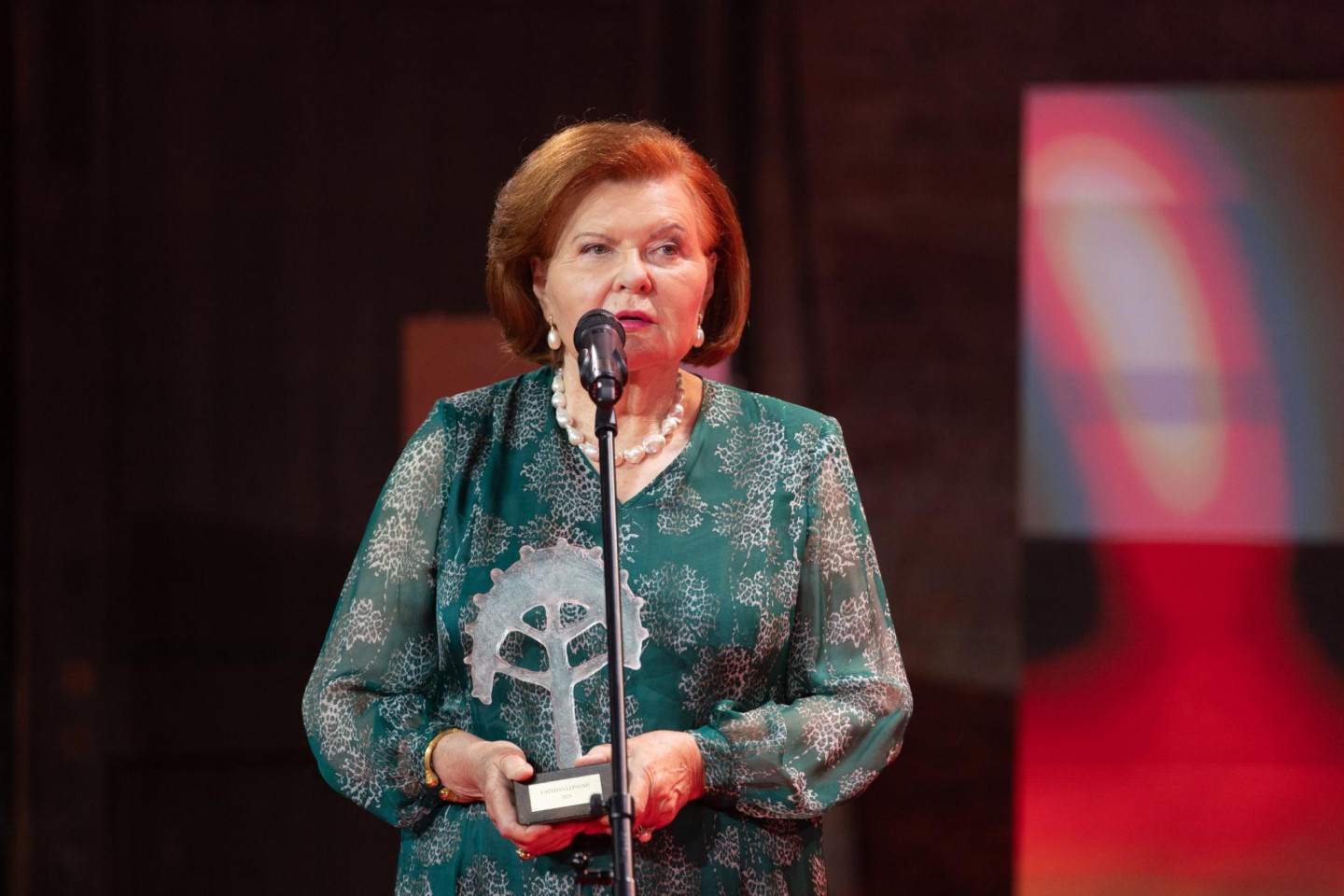 Vīķe-Freiberga: Nevienlīdzība starp sievietēm un vīriešiem dziļi ...