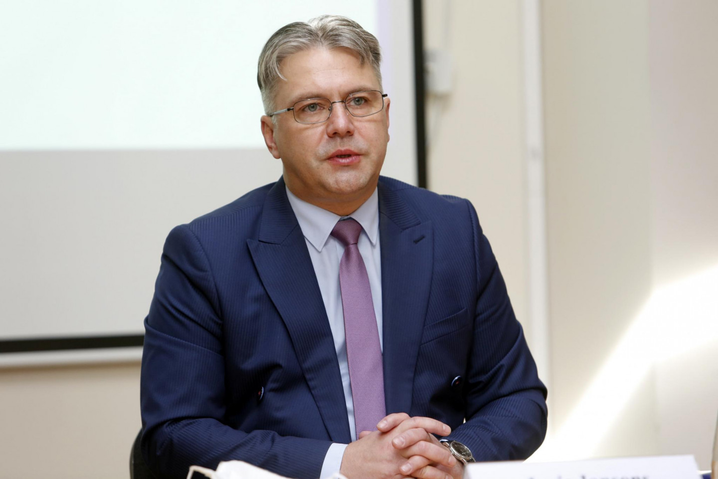 Tiesībsargs: Skolas nedrīkst vecākiem uzlikt pienākumus, kurus neparedz ...
