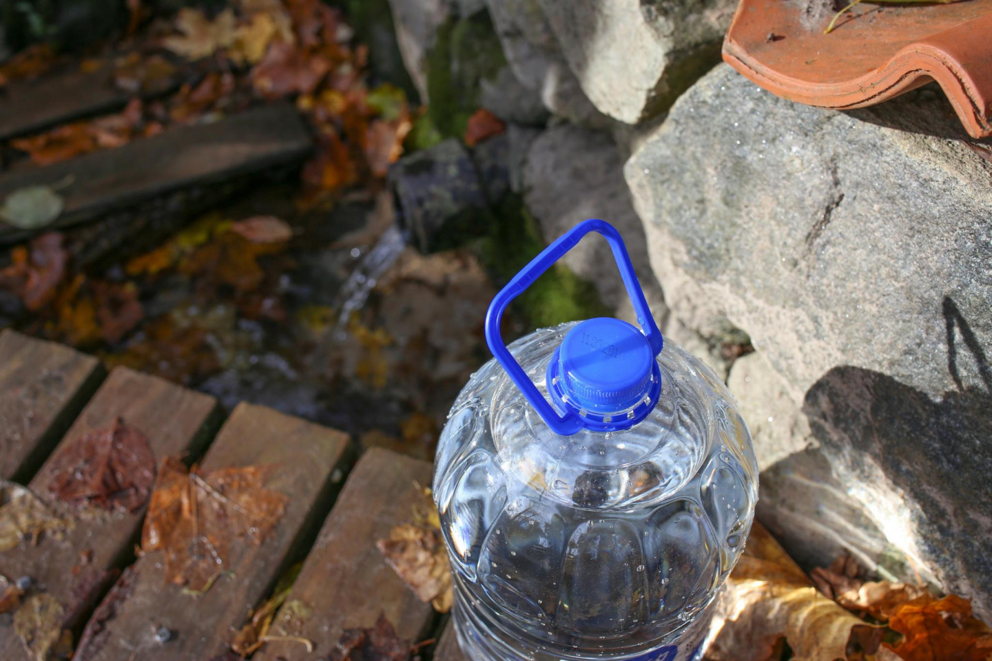 Valmieras pašvaldība brīdina par Vaidavas ezera avota ūdeni - nra.lv