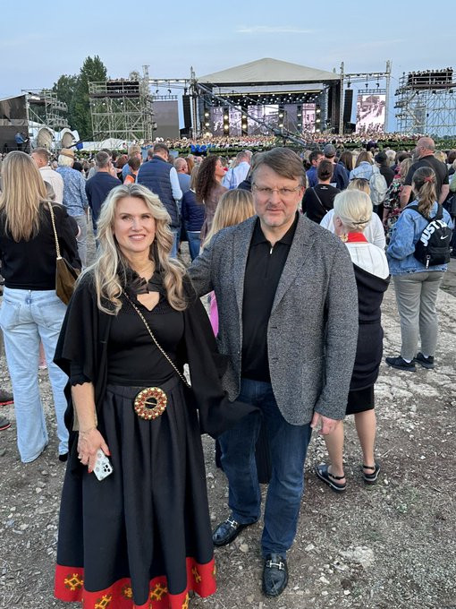 VAKARA ZIŅAS. Ineses Šleseres tērps ticis pamanīts - nra.lv