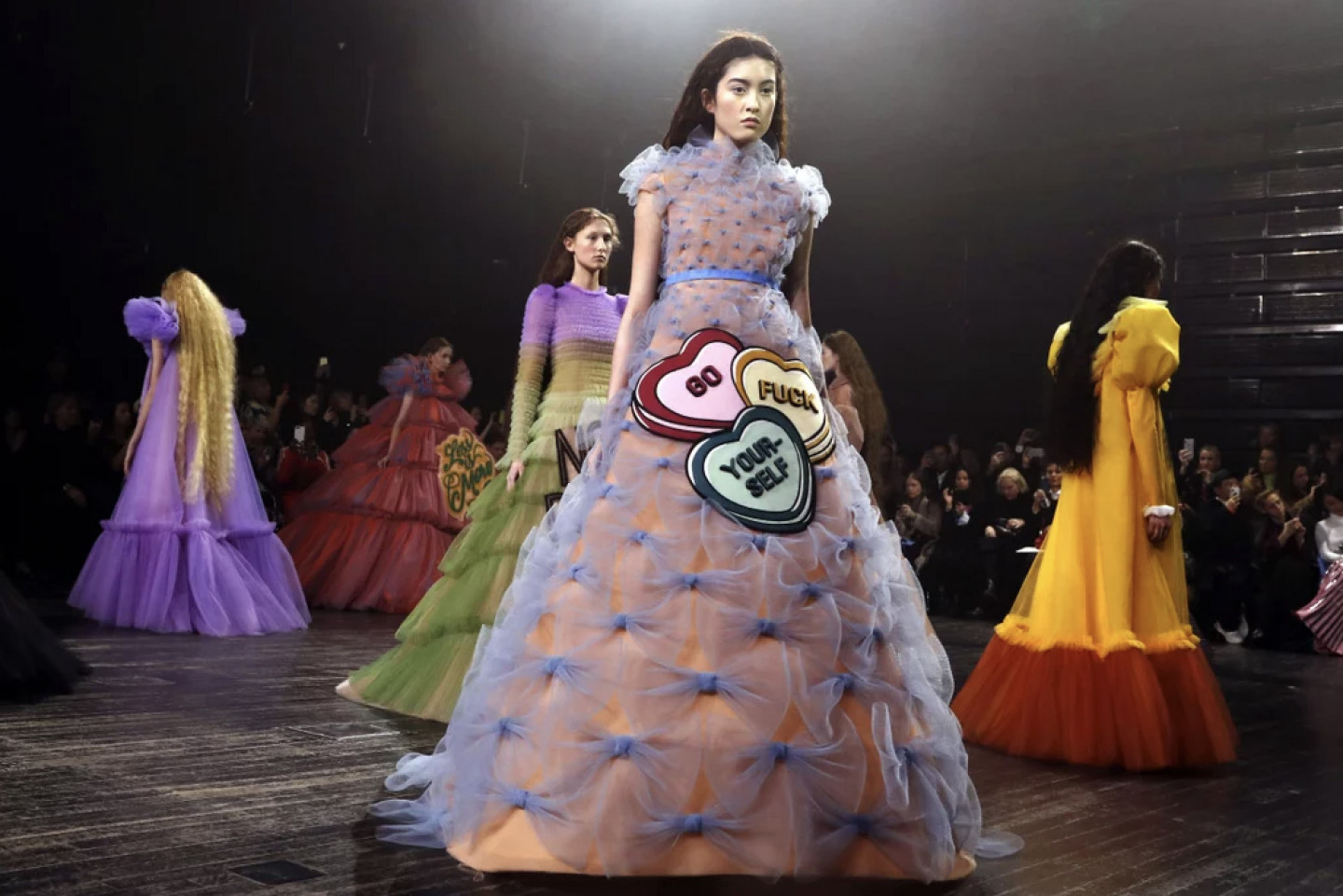 Šokējošas modes skates - nra.lv