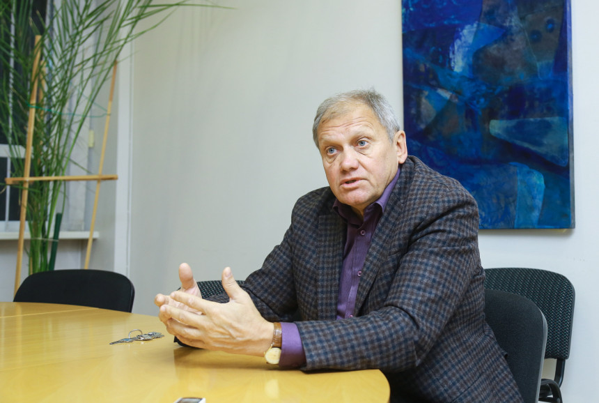 Kalējs: Slimnīcu vadītāju maksātās algas darbiniekiem jau tagad ir ...