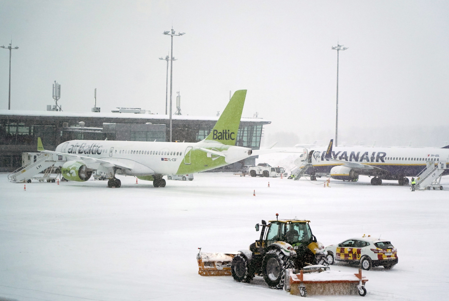 Lidosta "Rīga" brīdina ikvienu, kas šodien plāno kaut kur lidot - nra.lv