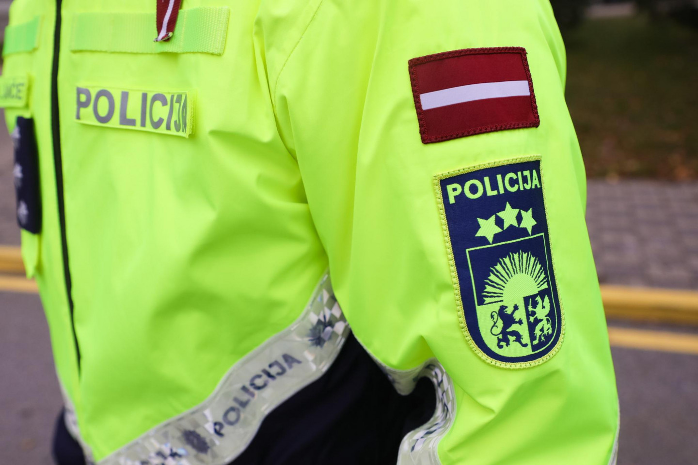 Rūdīts zaglis Ventspilī uz ielas aplaupa seniori - nra.lv