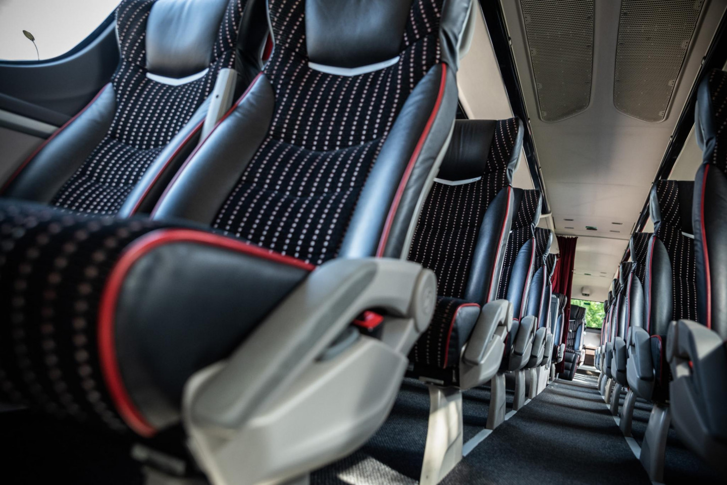 Reģionālo autobusu maršrutos Kurzemē un Vidzemē būs izmaiņas - nra.lv