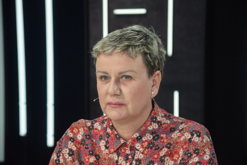 Mūrniece gatava iedot naudu tam, kurš redzēs atšķirību starp "lūst" un ...