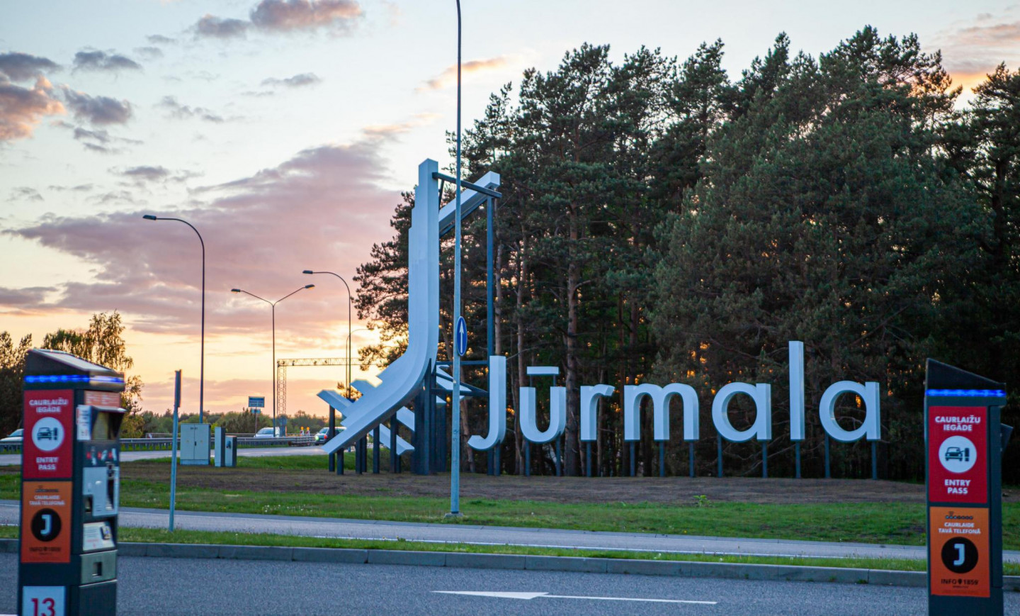 Būtiski pieaug maksa par iebraukšanu Jūrmalā. Vienreizējās caurlaides ...