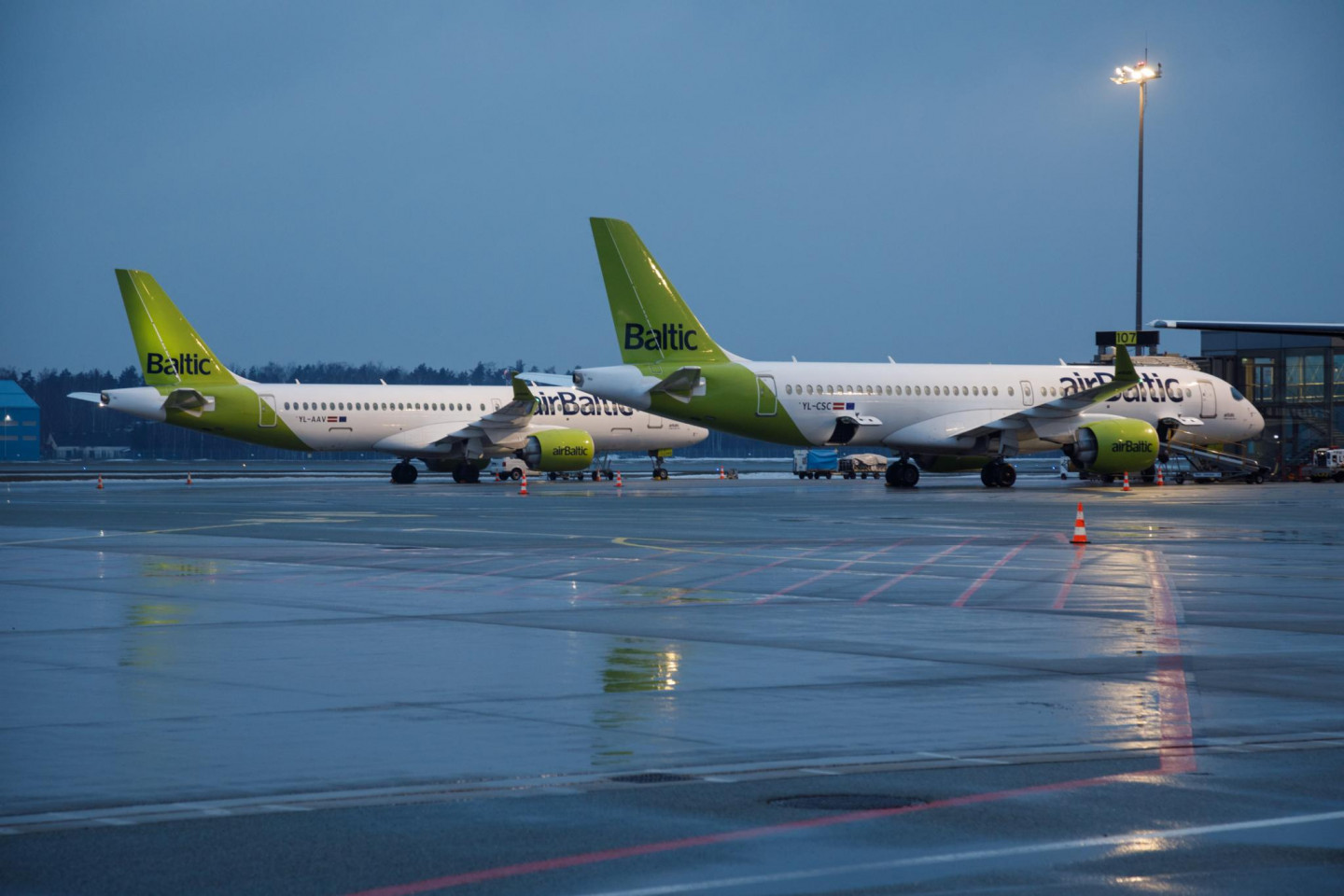 Kā neiekļūt aviokompāniju "melnajā sarakstā" jeb par ko lidostā nevajag ...
