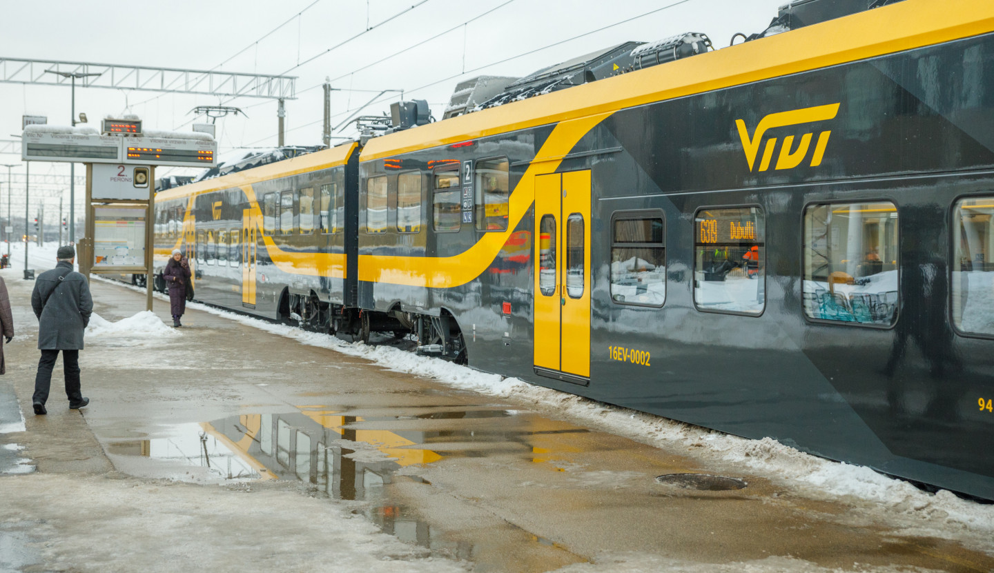 AS "Pasažieru vilciens" apgalvo: no Latvijas puses vilcienu ķibelēs ...