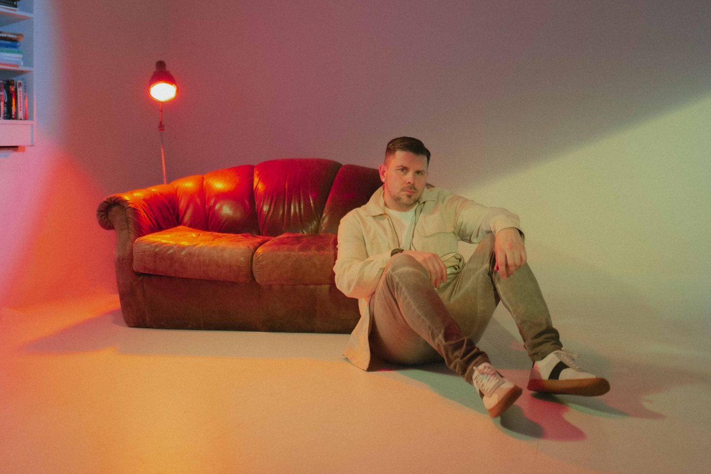 Intars Busulis laiž klajā attiecību dziesmu - nra.lv