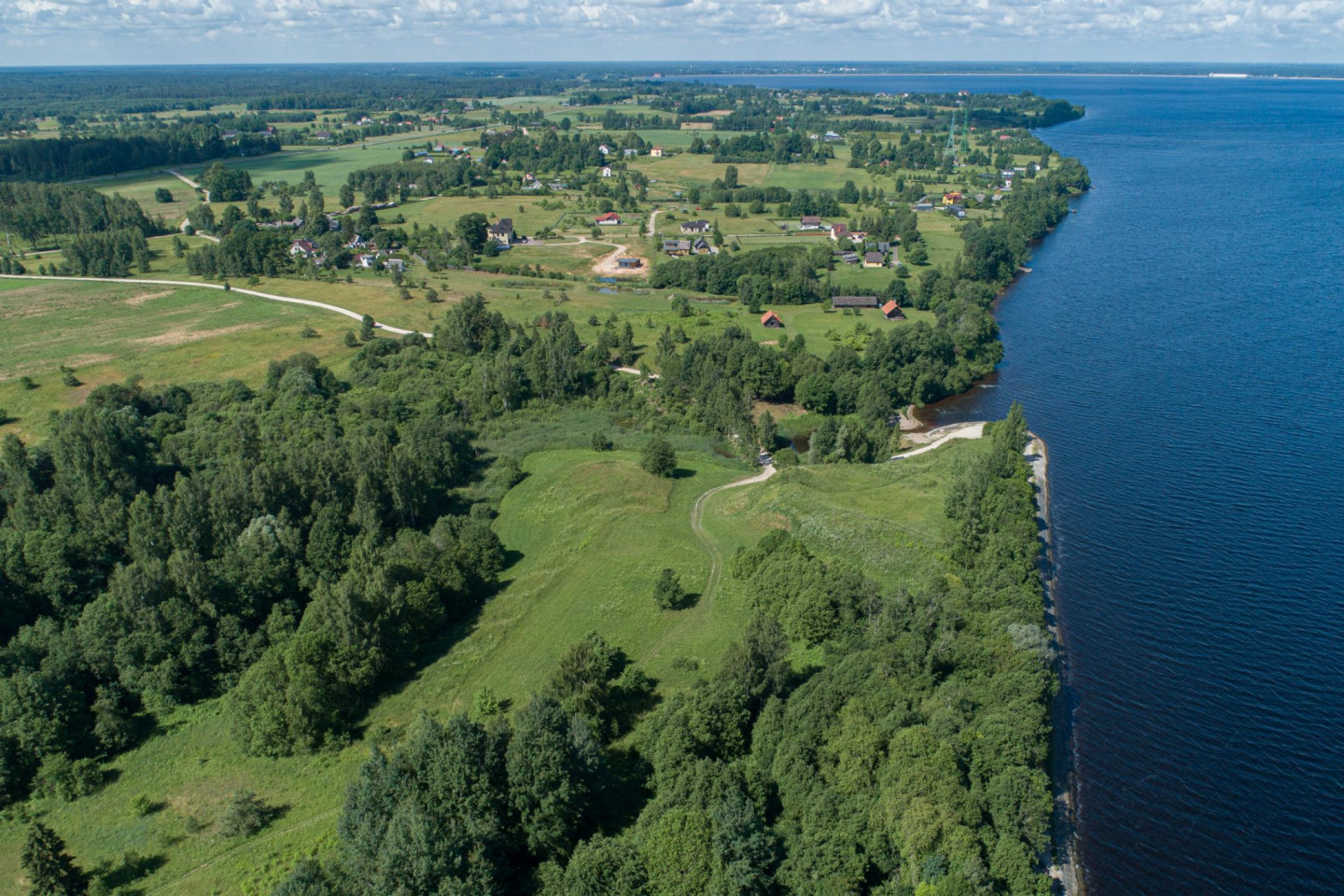 Robežsardze krūmos atrod iestrēgušu plostu ar kontrabandu - nra.lv