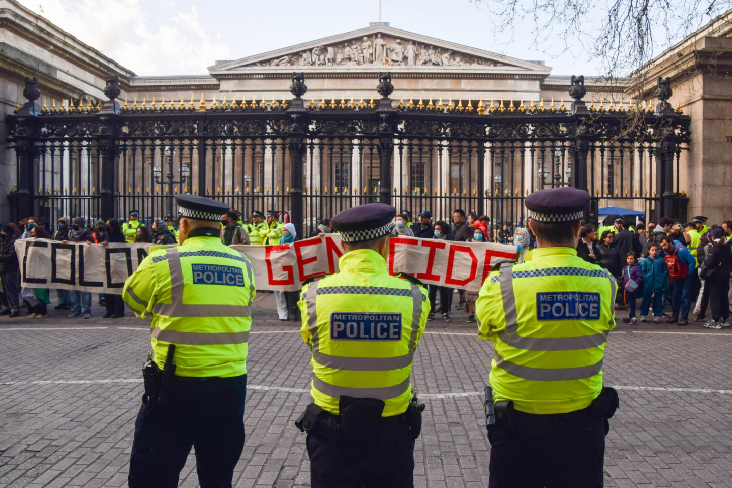Britu muzejs demonstrantu dēļ spiests slēgt savas durvis - nra.lv