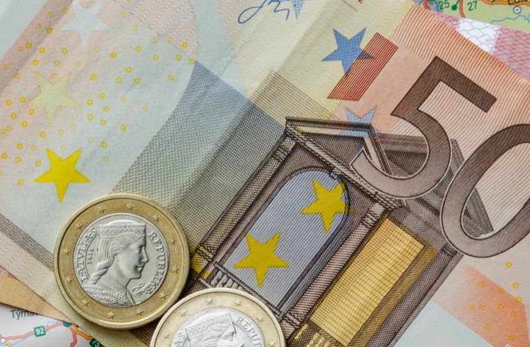Gandrīz 70% poļu nevēlas Polijas pievienošanos eirozonai - nra.lv