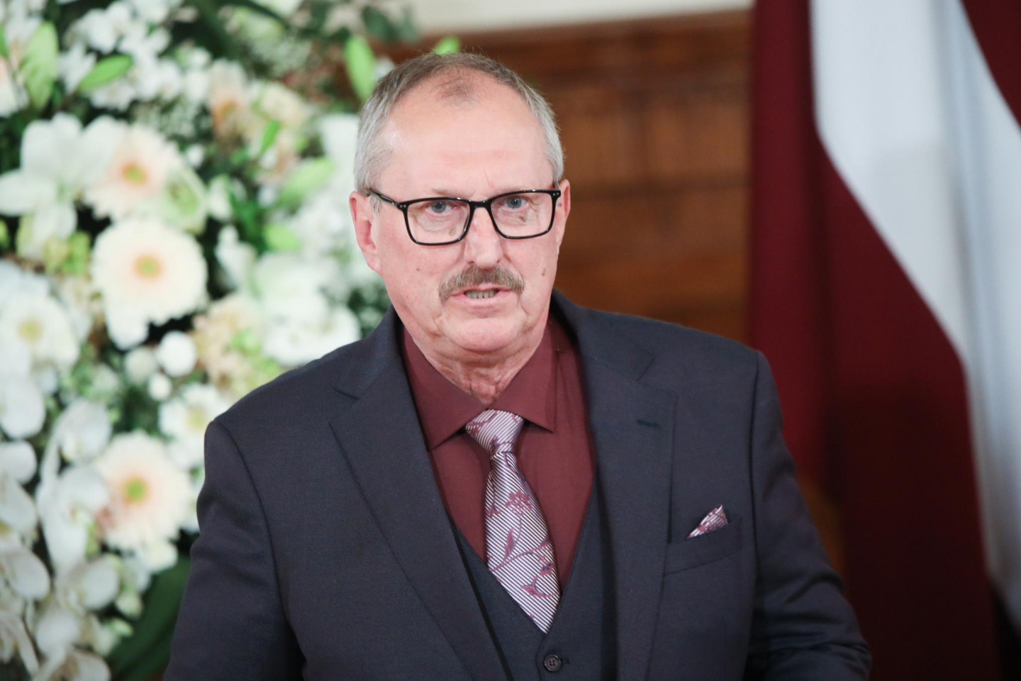 Tiesa izskatīs rakstnieka Kļavja strīdu pret VKKF - nra.lv