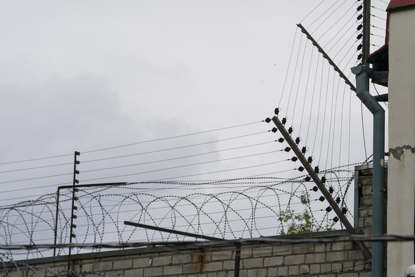 Reforma par divu veidu cietumu sistēmu varētu ietekmēt dažus simtus ...