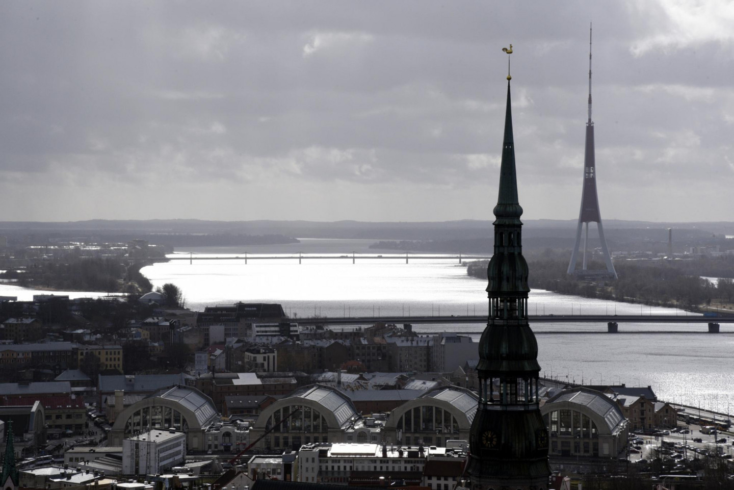 Divas ēkas Rīgas centrā atzīst par vidi degradējošām - nra.lv