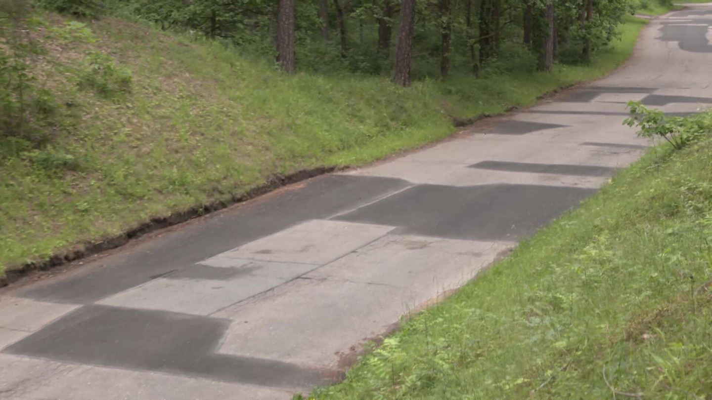 Mežaparkā jauns veloceļš. Vietējie pikti par “atņemtajām” stāvvietām ...