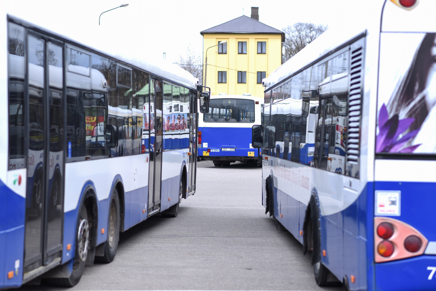 Atkal plāno celt sabiedriskā transporta biļešu cenas - nra.lv